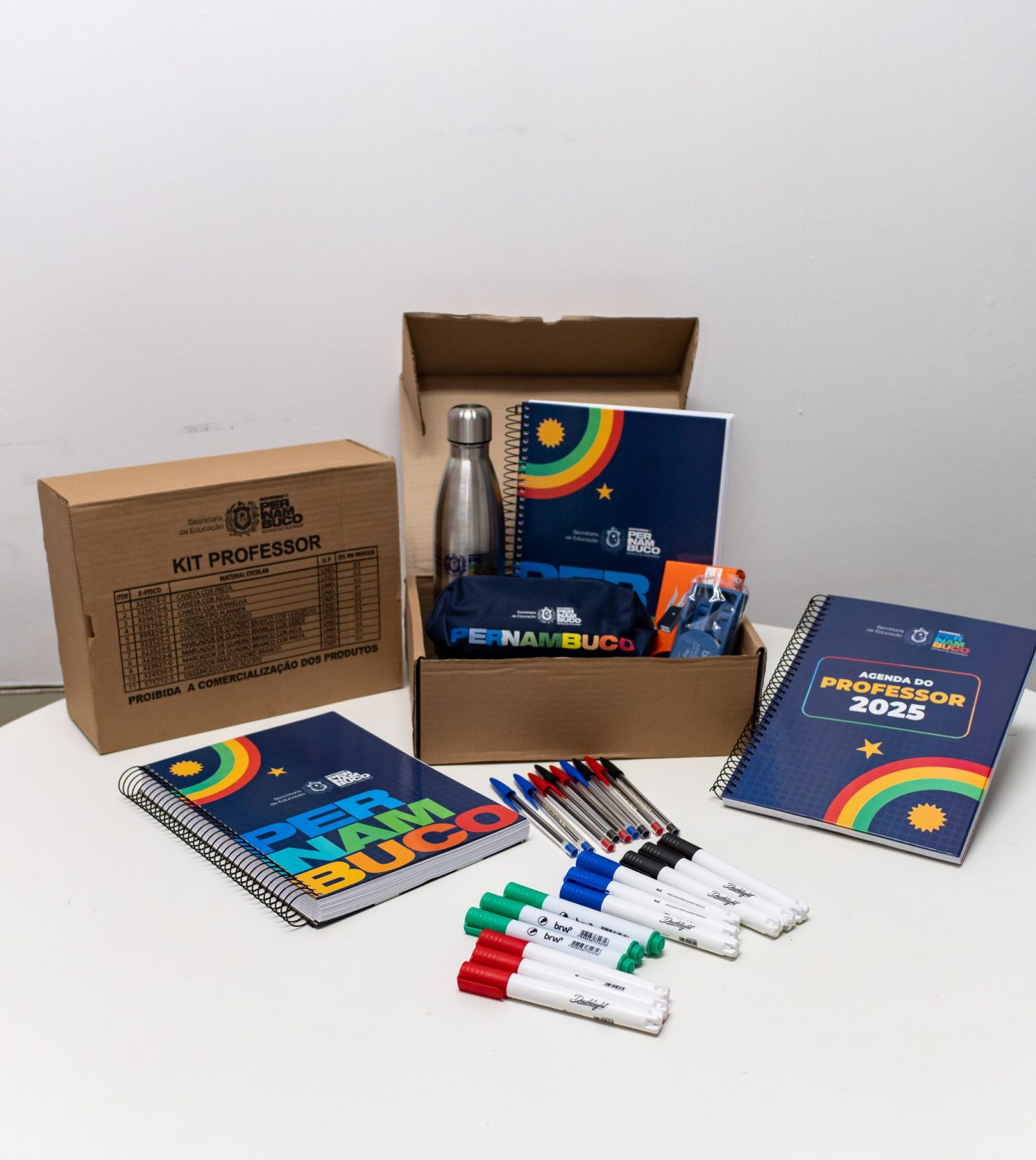 Governo do Estado inicia entregas do Kit Professor para docentes da ...